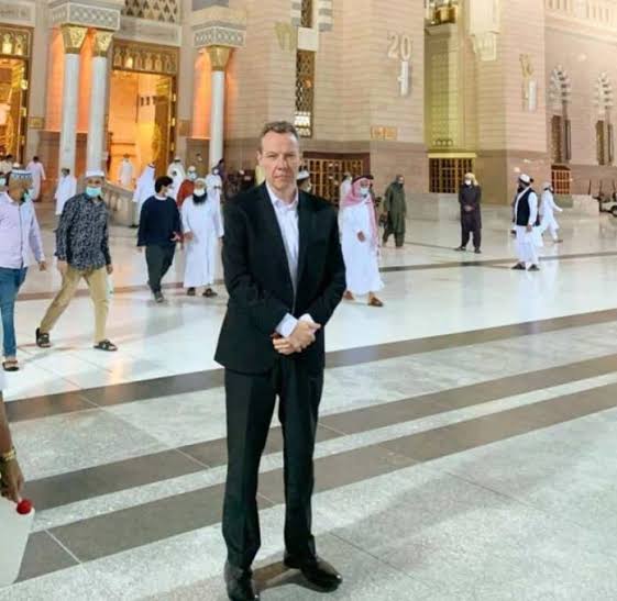 British consul-general converts to Islam in Saudi Arabia - FHM Pakistan